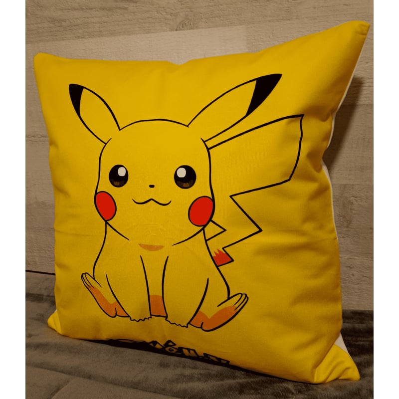 Cojín felpa 45x45 cm Pikachu Extra Suave | Sodimac - Falabella