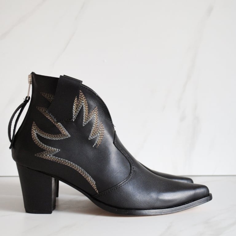 AURORA CONEJERO Botin Cluni Negro Aurora Conejero | falabella.com