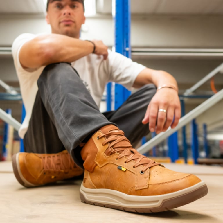 CAT Apa Cush Mid Zapatilla Urbana Hombre Café Cat | falabella.com