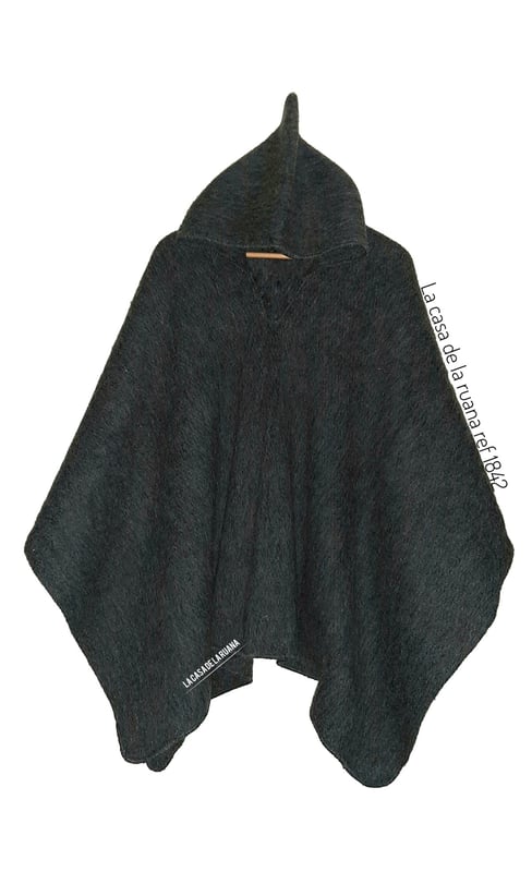 Ruana poncho típica boyacense tejida con capota GENERICO | falabella.com