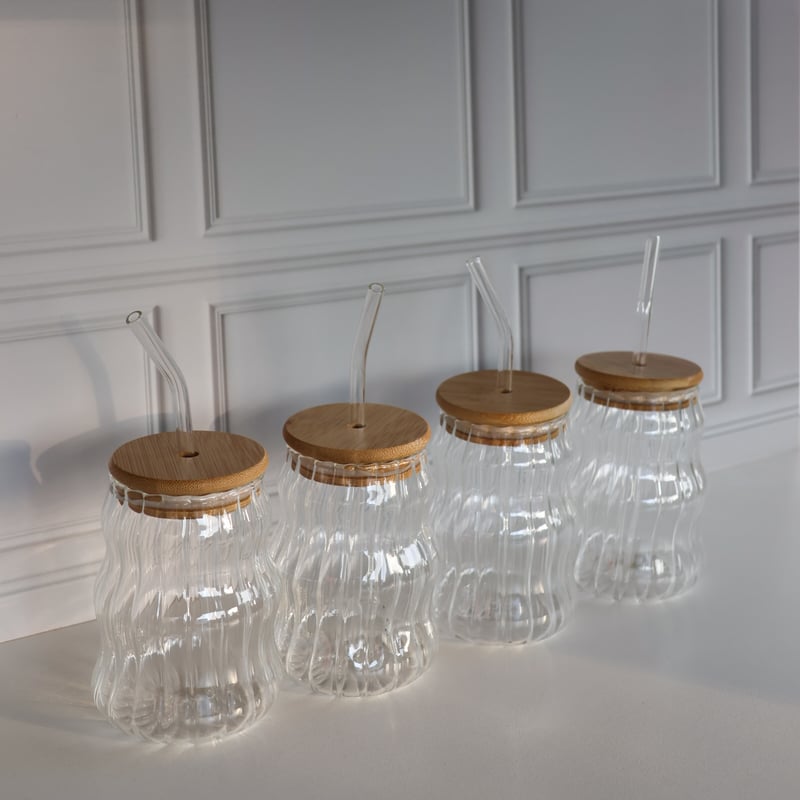 Set x4 Vasos de Vidrio Curvos Rayas con Tapa de Bambú y Sorbete 500ml ...