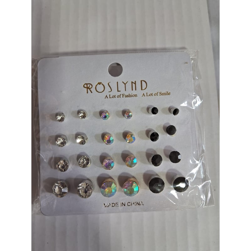 SET DE ARETES EN COLORES Y DICEÑOS GENERICO | falabella.com