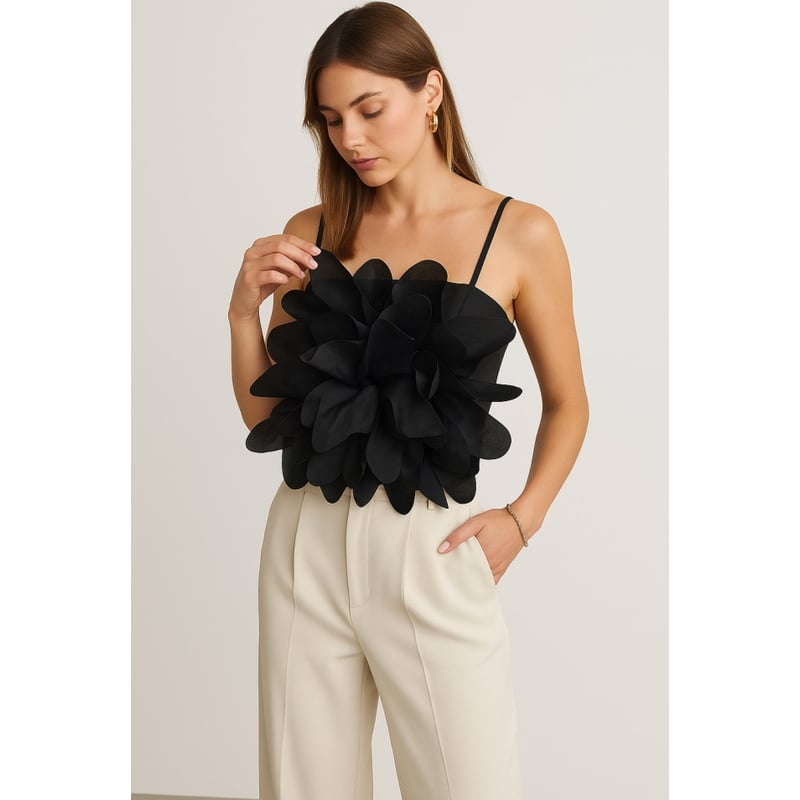 TOP TITTI CON FLOR 3D AMA OUTFITTERS | falabella.com