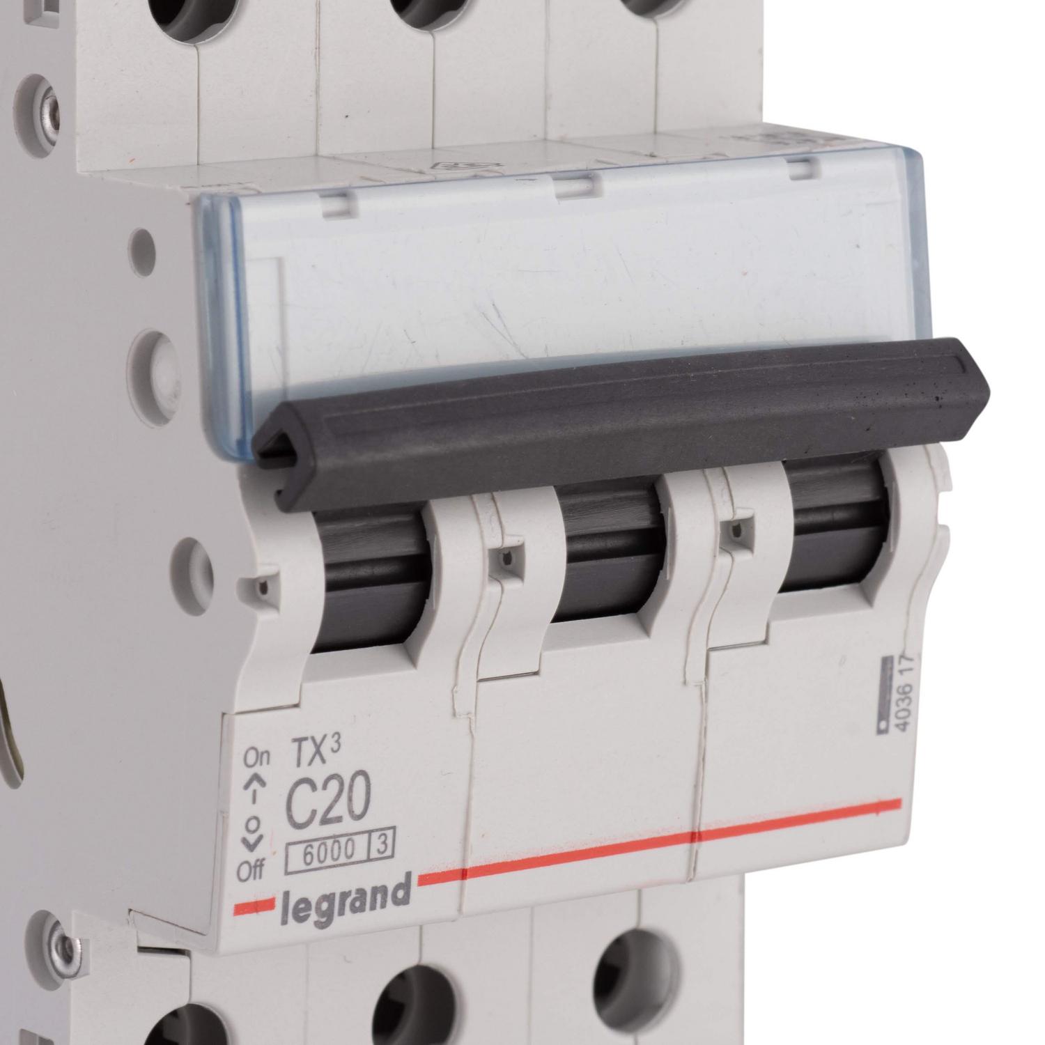 Interruptor automático trifásico 20 A | Sodimac - Falabella