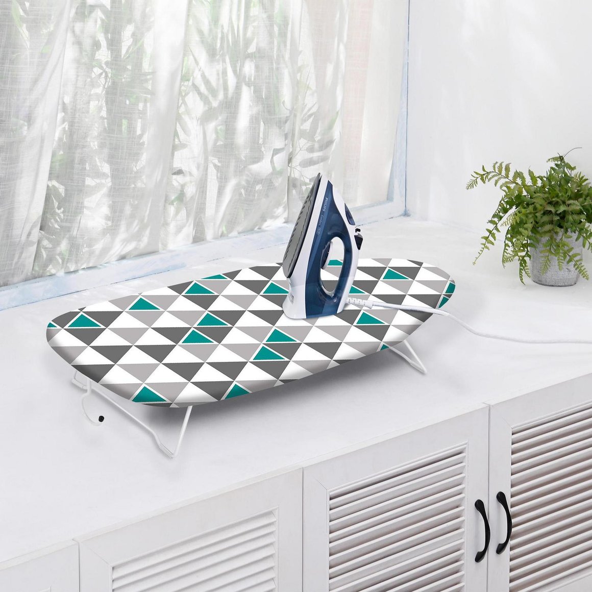 Tabla de planchar mesa con colgador geométrica 76x30 | Sodimac - Falabella