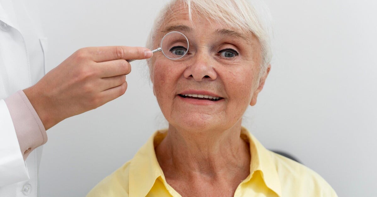 Understanding upper eyelid surgery for seniors - ExplorEverity