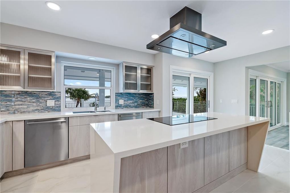 PGT Single hung window