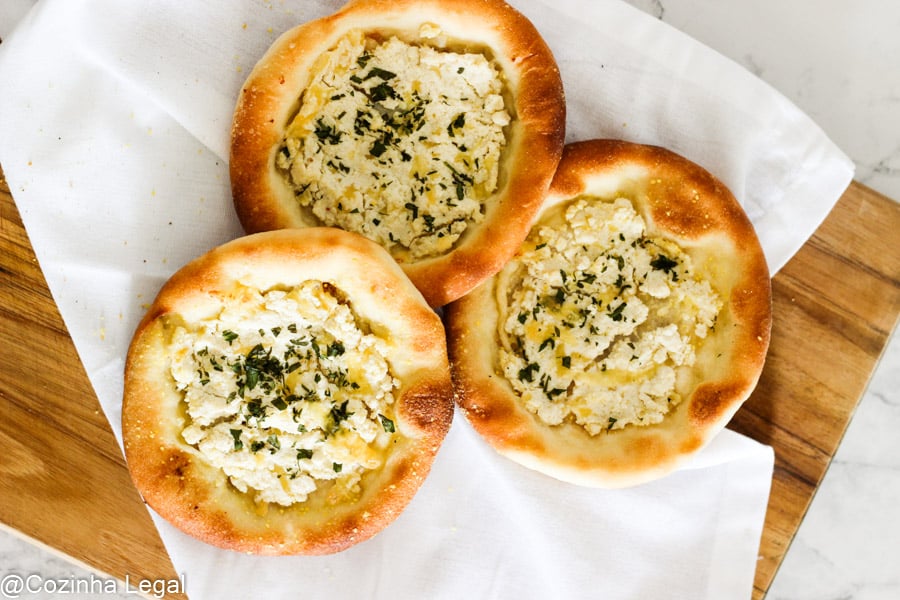 Esfiha de queijo caseira: macia e fácil de fazer Esfiha de queijo caseira: macia e fácil de fazer