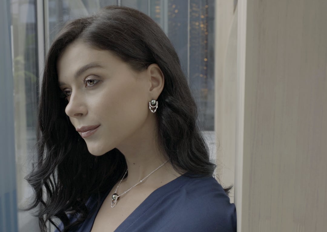 7 Ways to Shine with Pearl Earrings: Your Path to Red-Carpet Status