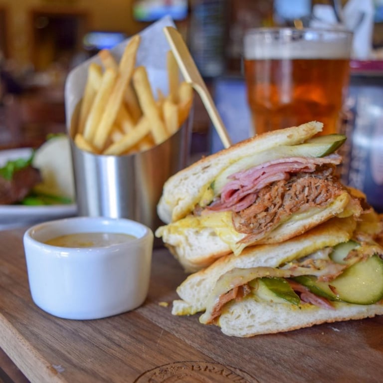 Wayzata Bar and Grill | SANDWICHES