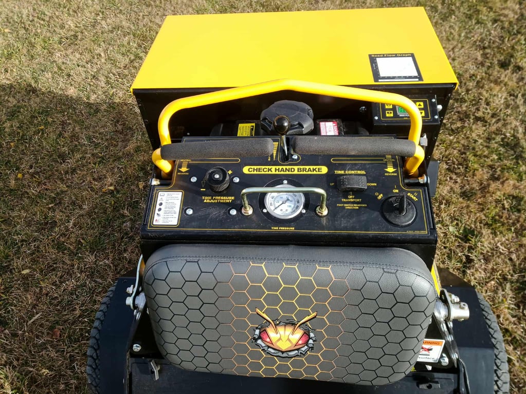 Ride on Aerator - 𝐍𝐄𝐖 Stinger GT30-SB for Sale