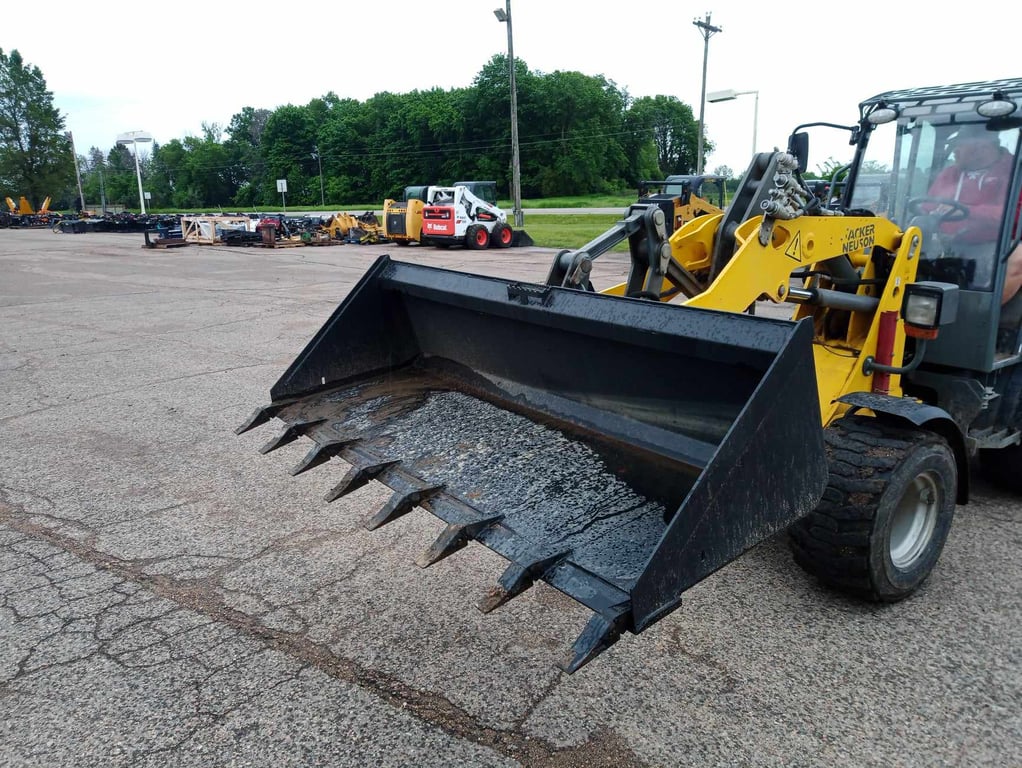 Skid Attachment - 84" Low Profile Bucket w/Teeth - *NEW* for Sale