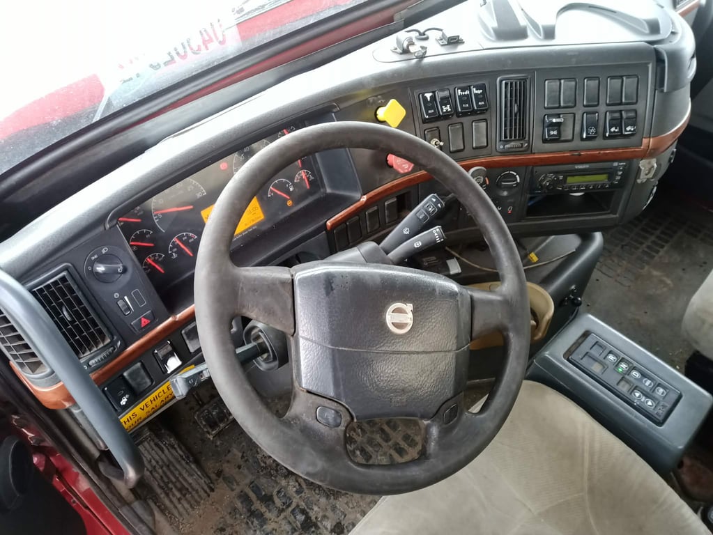 2009 Volvo VHD 6x4 Hydroseeder Truck w/Finn T330 for Sale