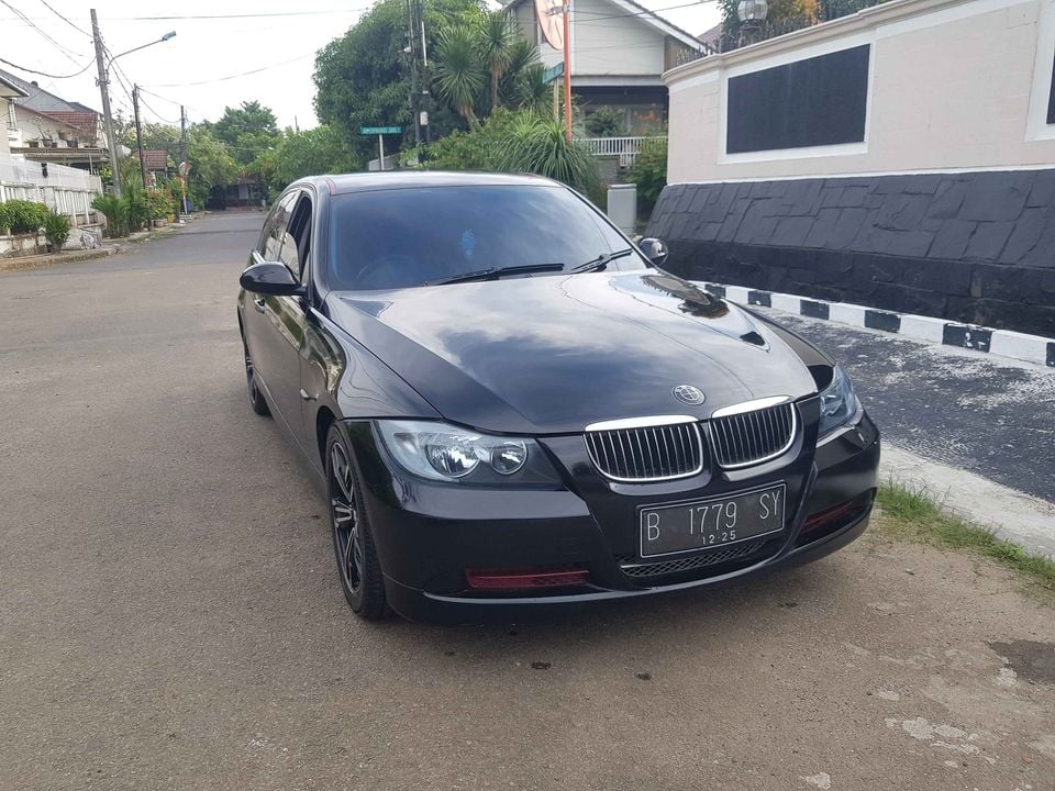 BMW E90 320i Matic 2005 | MobilMan