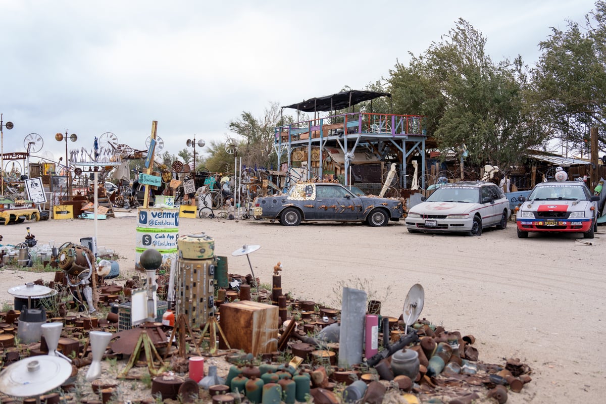 Een memorabel bezoek aan Slab City: de plek waar alles kan | Bekend van ...