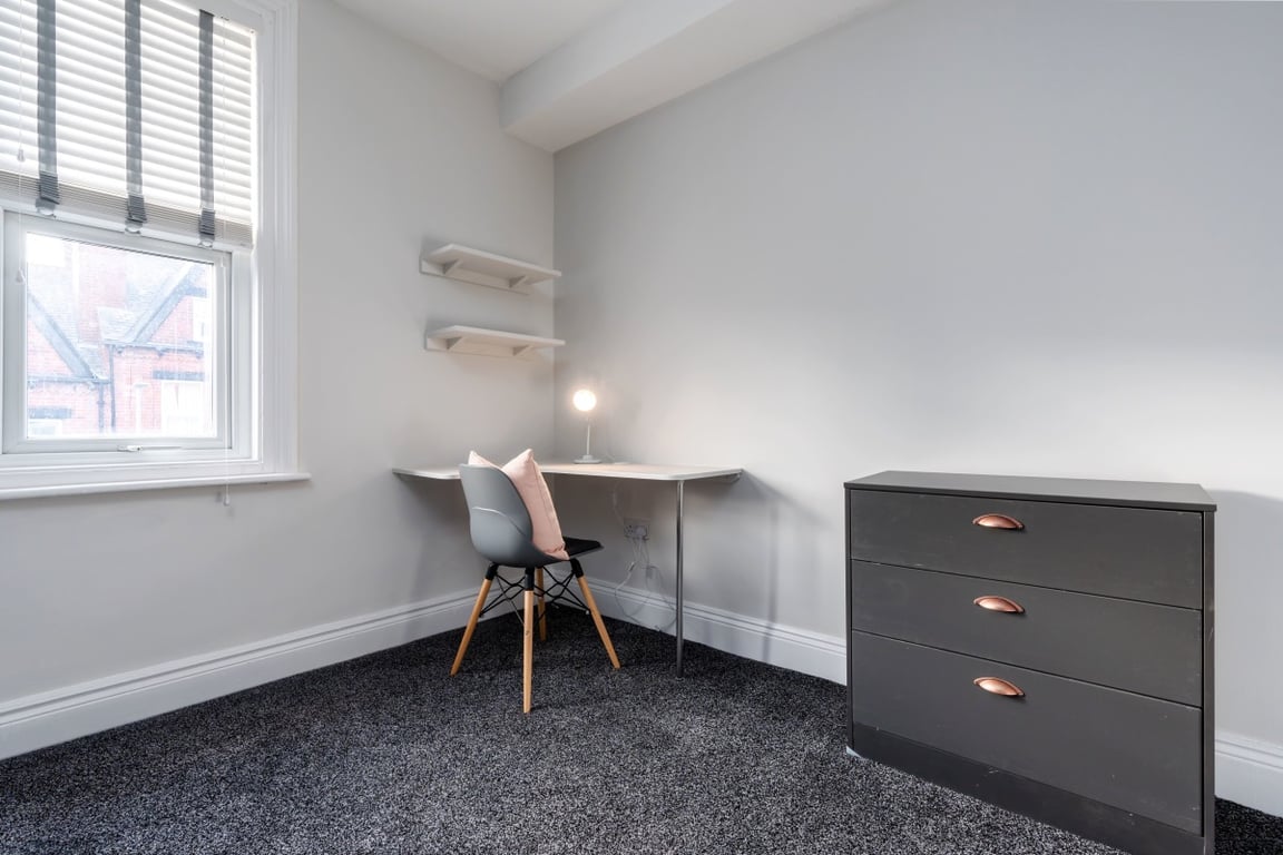 9 Manor Drive 7 Bedroom Student House | Leeds | Student Cribs