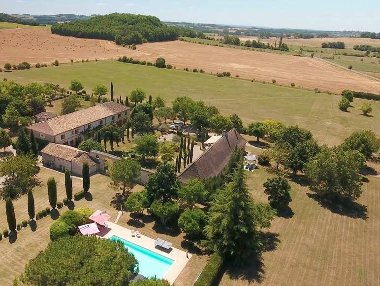 Beautiful 11 Bedroom Manor House With Gites, Swimmi.. - Homestra