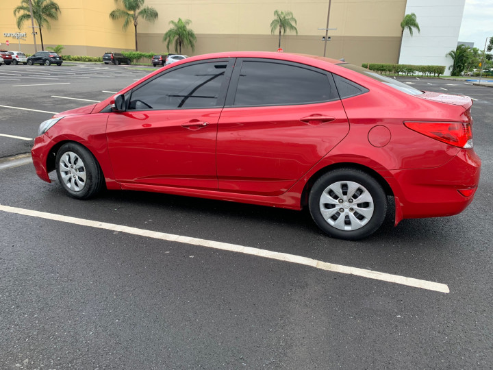 2015 Hyundai Accent RB 3 bajo 144,000 Millas ES | CarAgencia