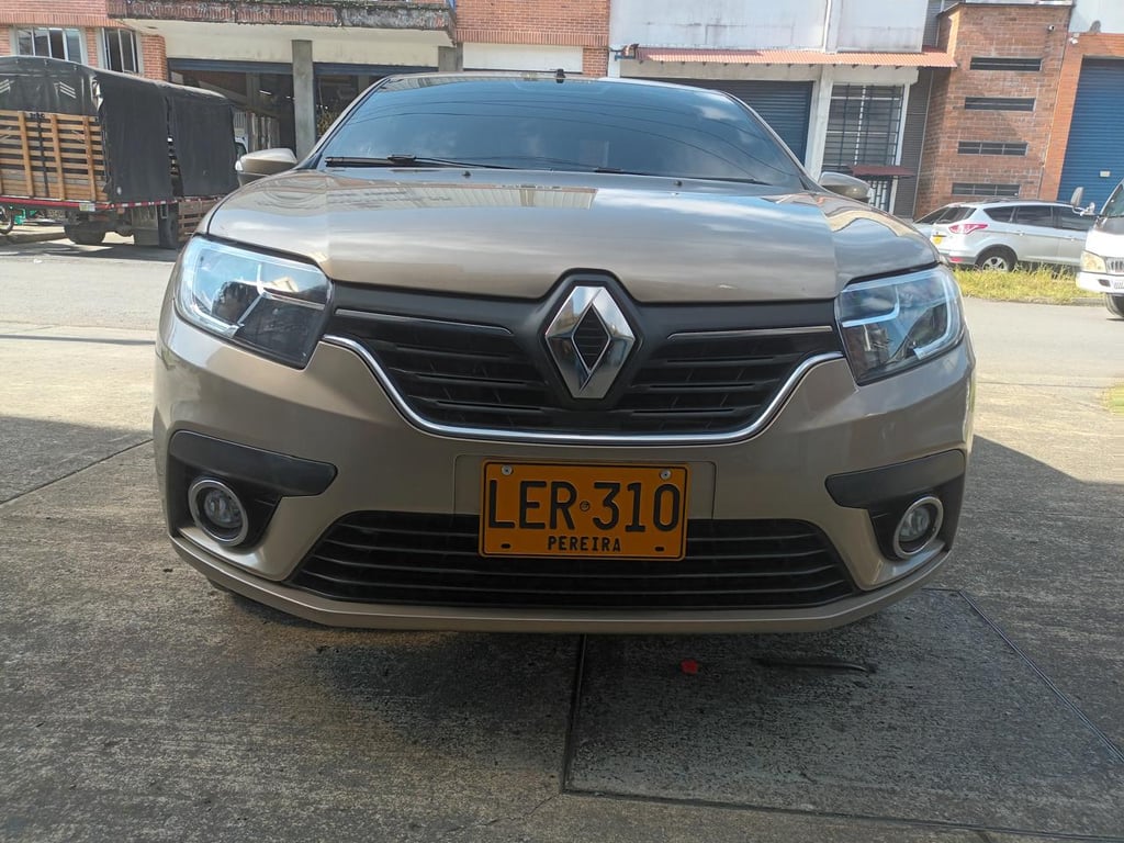 2023 Renault Logan 3 sob 63,000 Milhas BR | CarAgencia