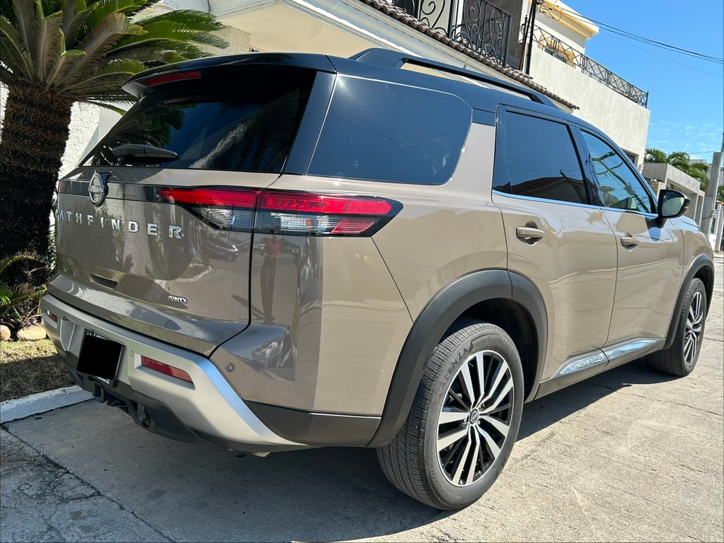 2023 Nissan Pathfinder under 36,500 Miles | CarAgencia