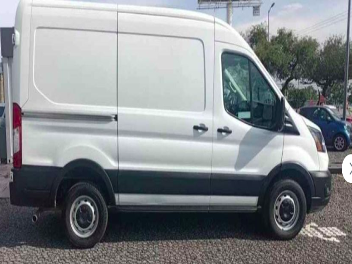 2023 Ford Econovan under 452 Miles | CarAgencia
