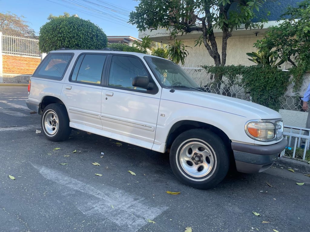 1996 Ford Explorer under 0 Miles | CarAgencia
