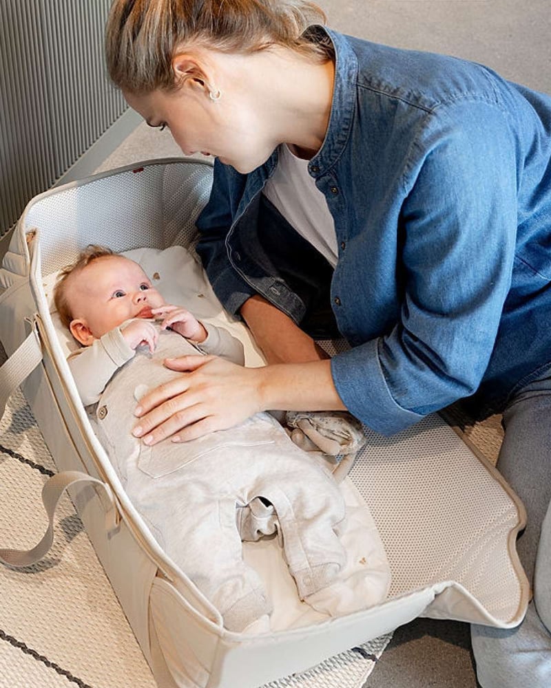 Voksi Carry Me Babylift & Babynest | Best i Test 2024 | Sand