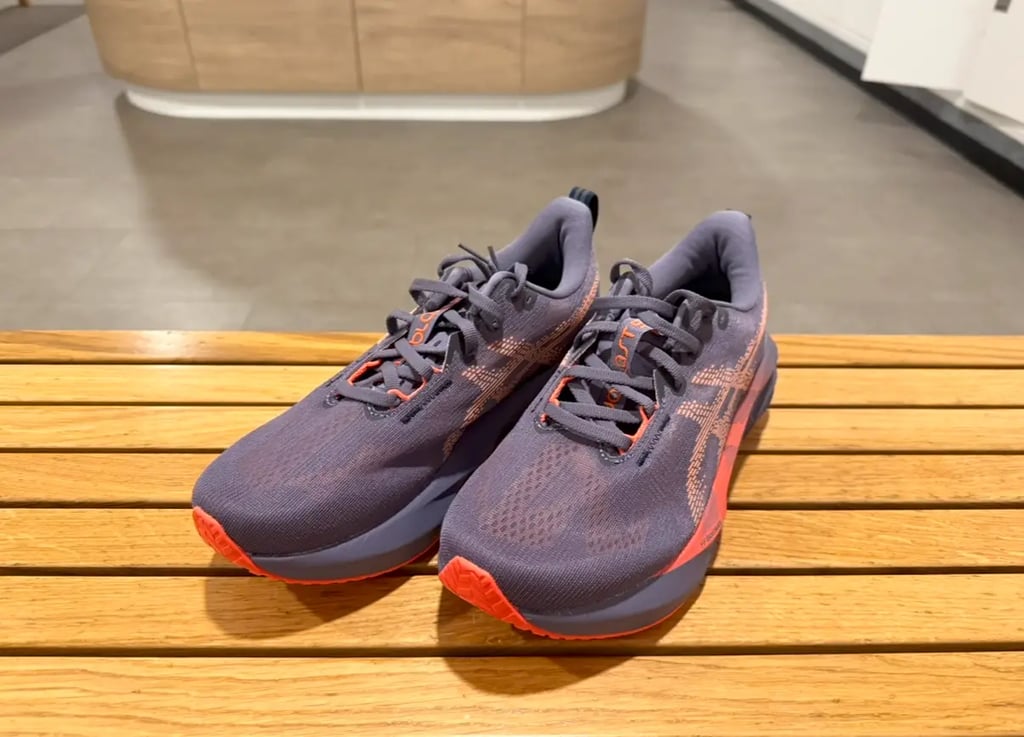 Review: ASICS Novablast 5, de alledaagse alleskunner - Beter Hardlopen 🏃🏼