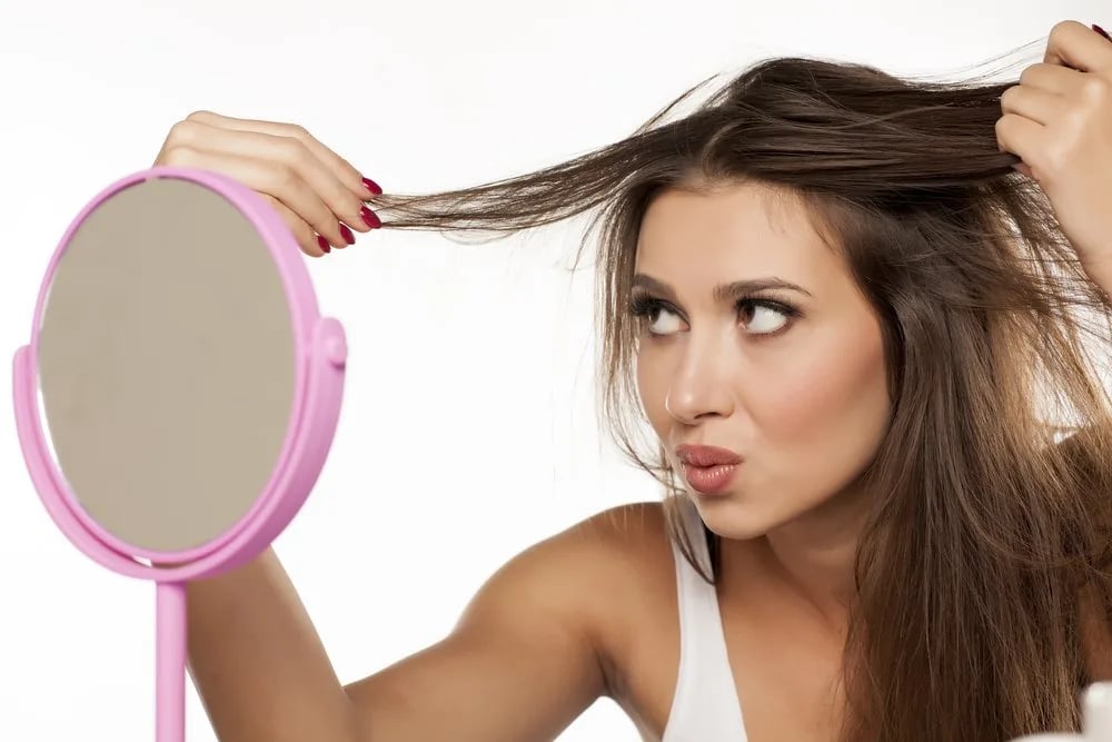 4 signs that your hair is weak and healthy tips on how to solve it