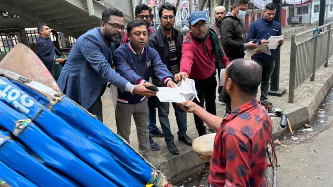AL activists distribute leaflets in Dhaka