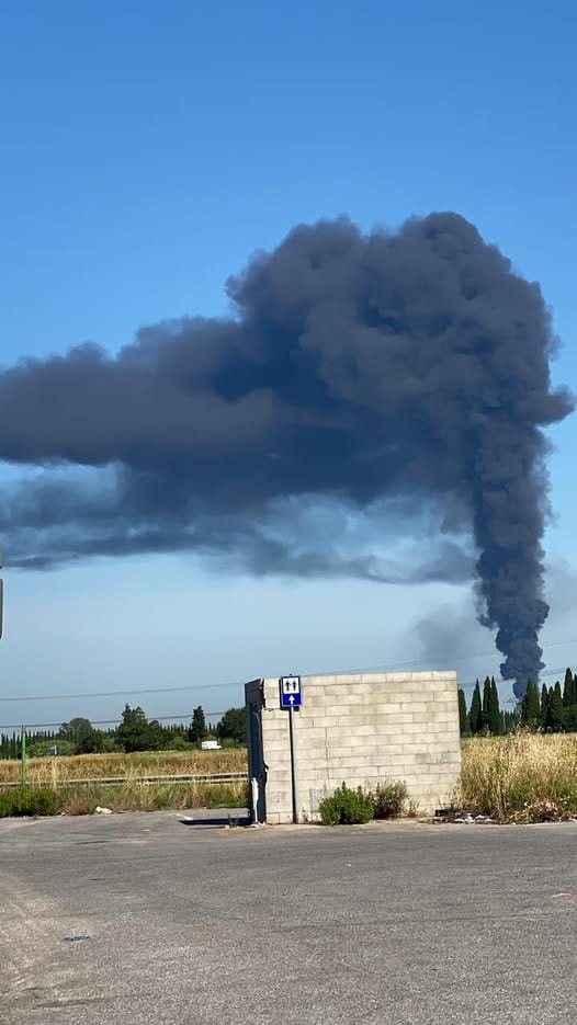 Maxi incendio nella zona industriale di Lugnano: fiamme alla Delca ...