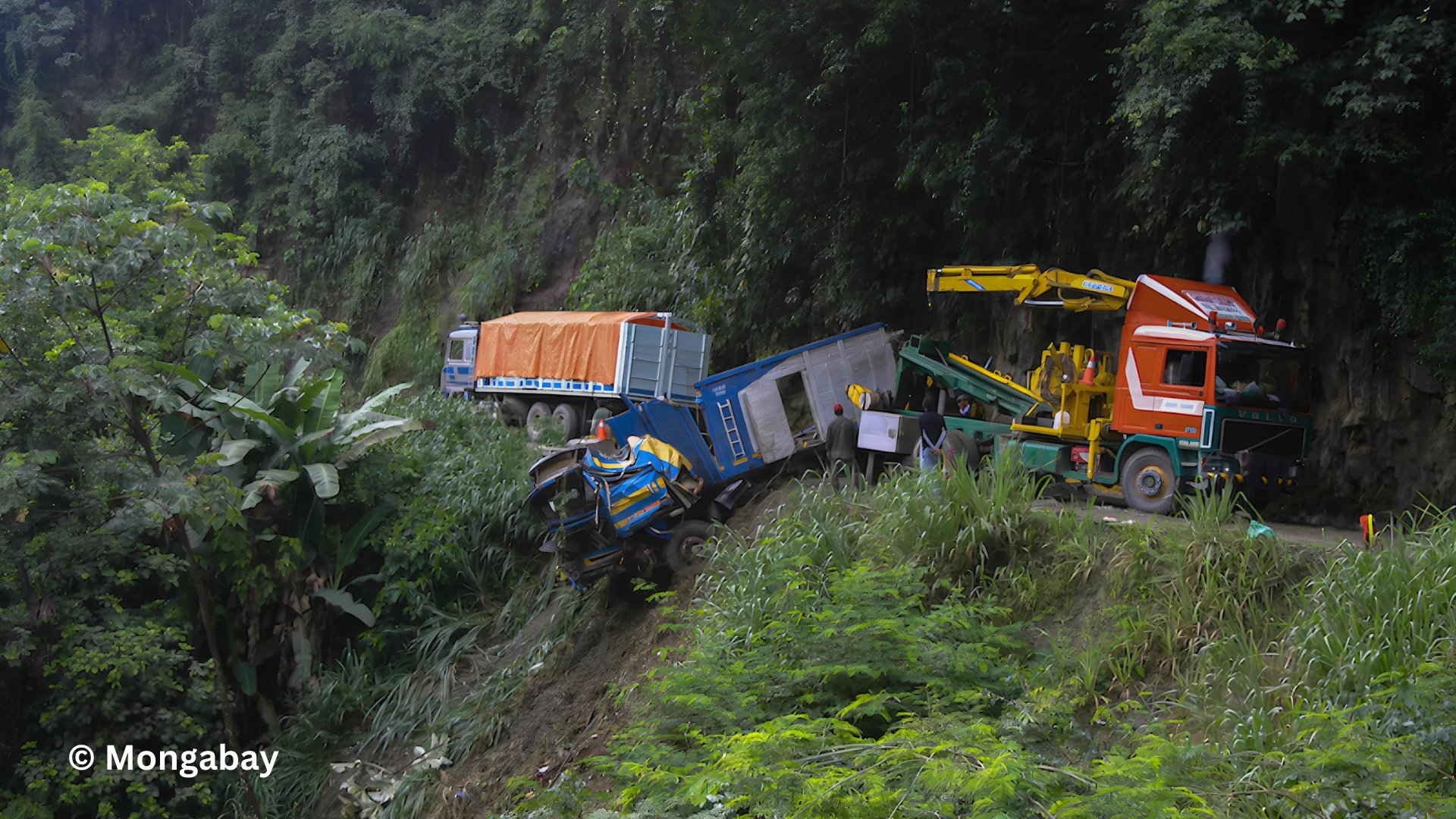 10 Most Dangerous Roads in the World - WanuViral
