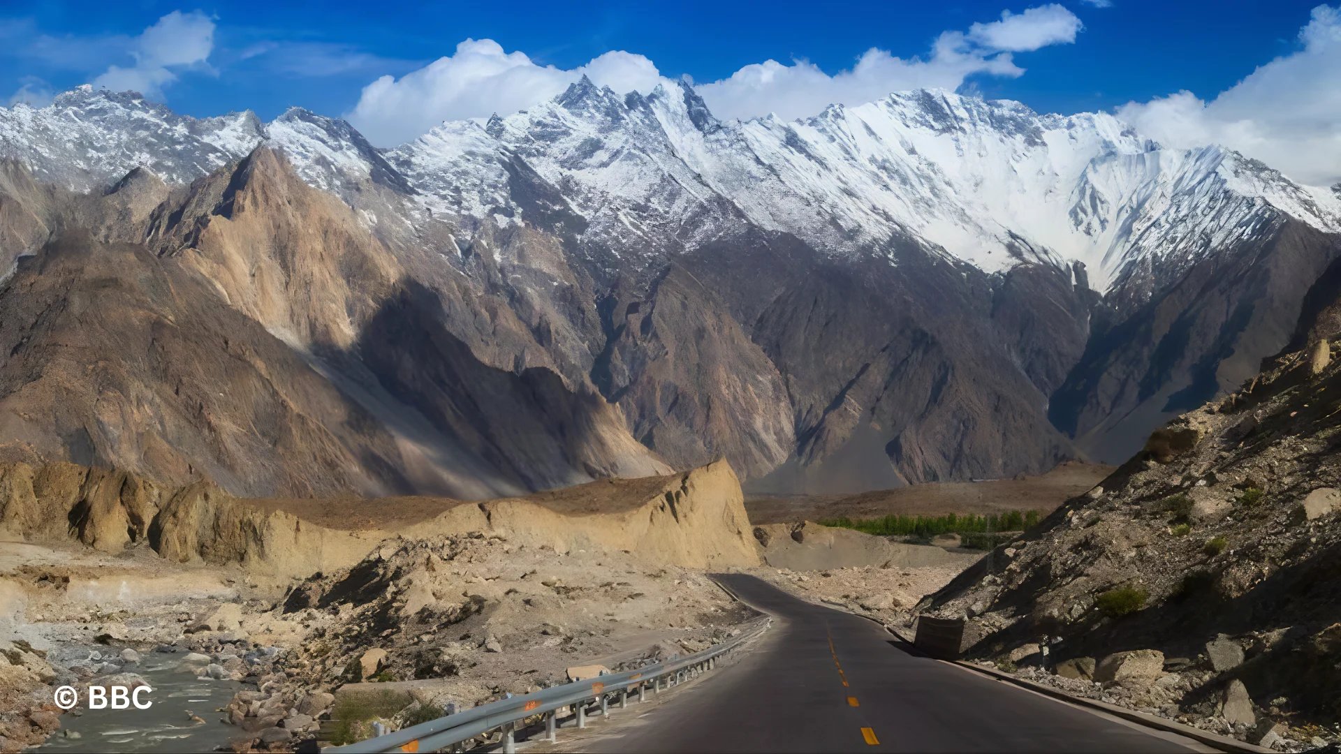10 Most Dangerous Roads in the World - WanuViral
