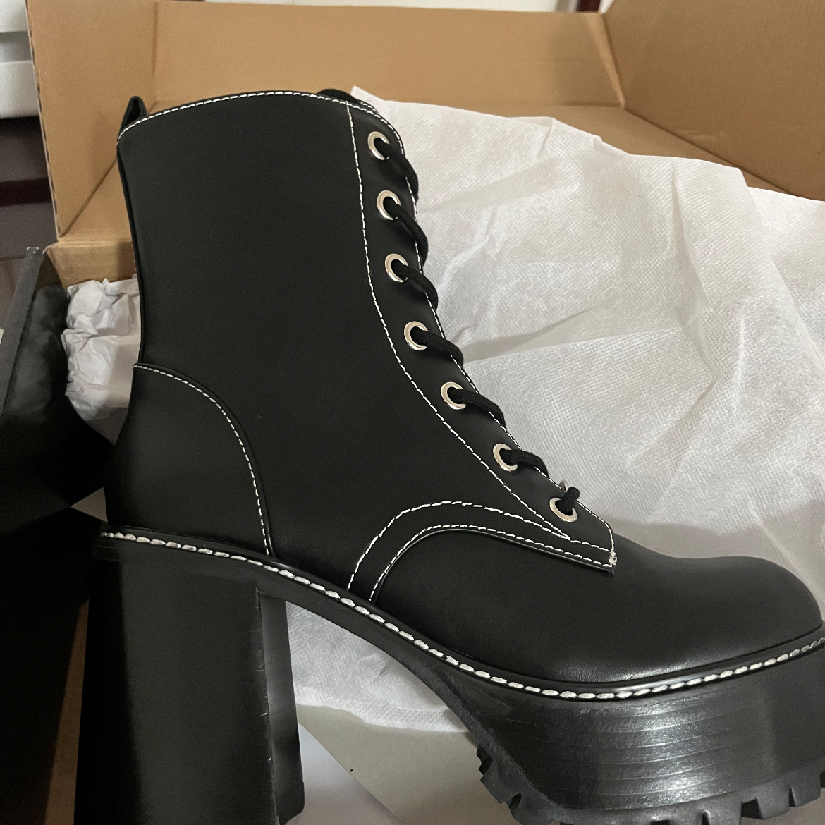 delias by dollskill 厚底長靴 | Buyandship Hong Kong