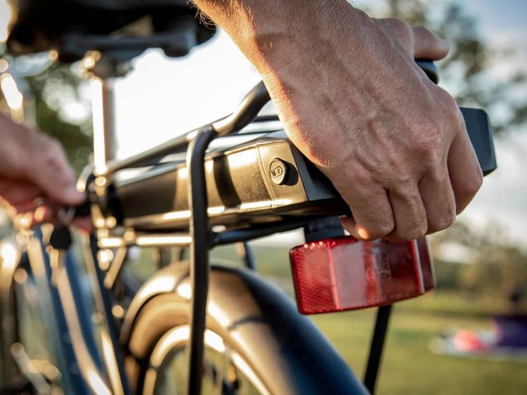 SCHWINN MENDOCINO 2 STEP-THRU ELECTRIC BIKE 2023 - Test, Recensioni e ...