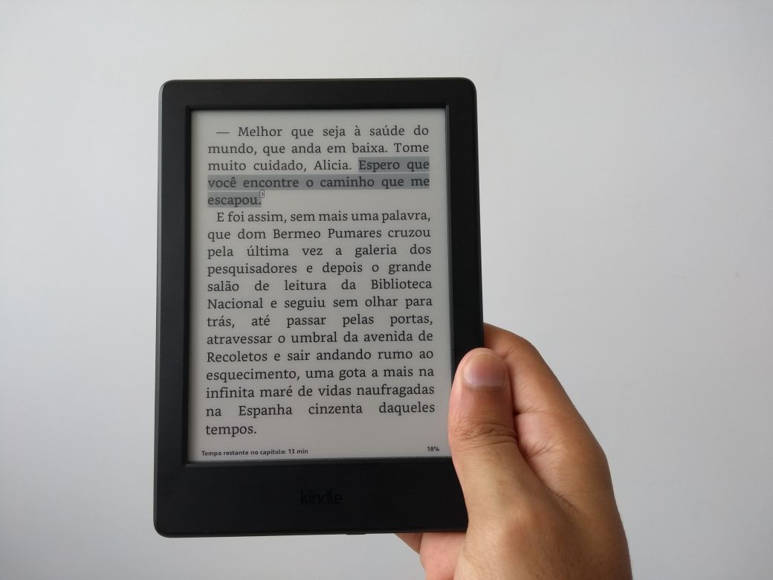 Review do Kindle 8° - Ainda vale a pena comprar um E-Reader em 2018?