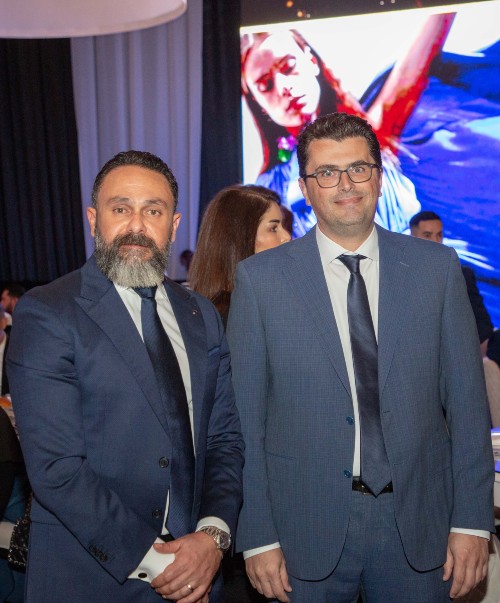 بإطلالاته الخلابة على شواطيء جزيرة قطيفان الشمالية وأفق مدينة لوسيل ...