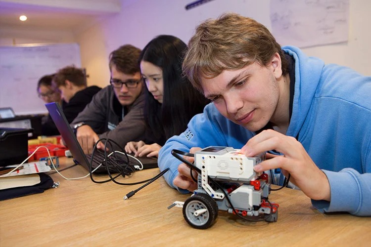 Engineer Tomorrow: Premium Pre-College Engineering, Robotics, and ...