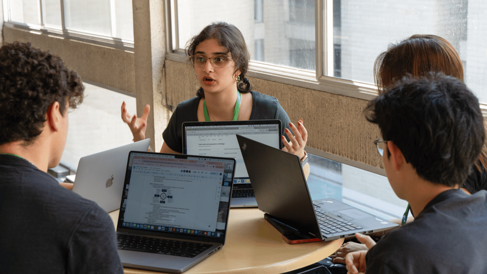 El Prestigious Business Leadership Course: Empoderando Futuros Líderes