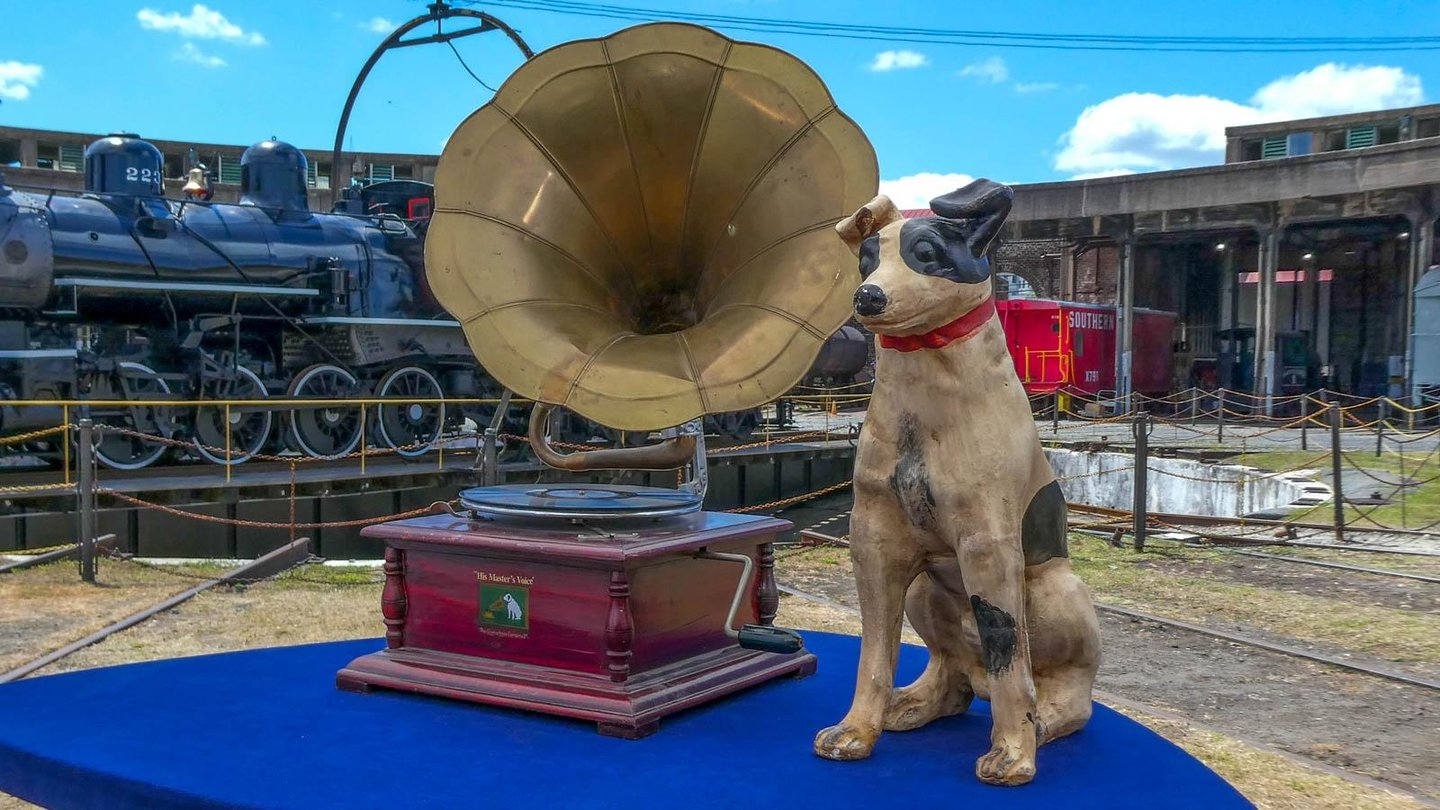 Appraisal: “His Master’s Voice” Gramophone Group – WABE