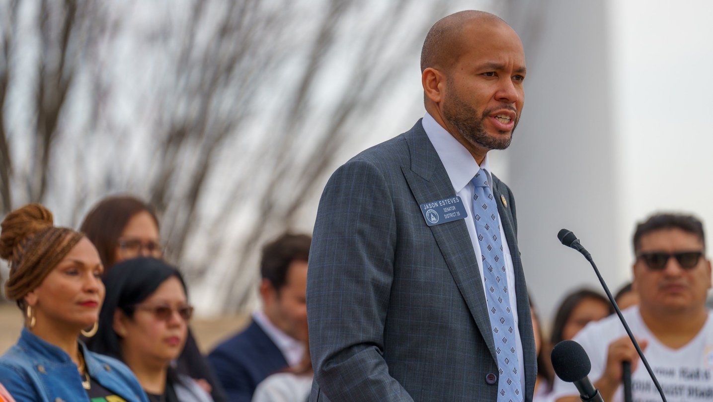 Jason Esteves resigns from Georgia Senate to focus on campaign for ...