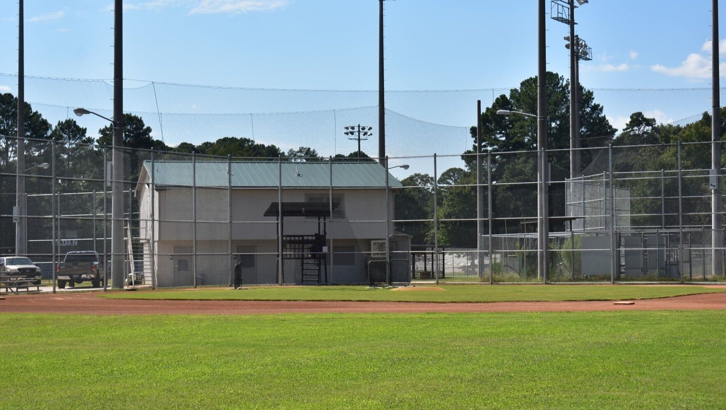 Critically-acclaimed hit film ‘Weapons’ puts DeKalb County on screen – WABE