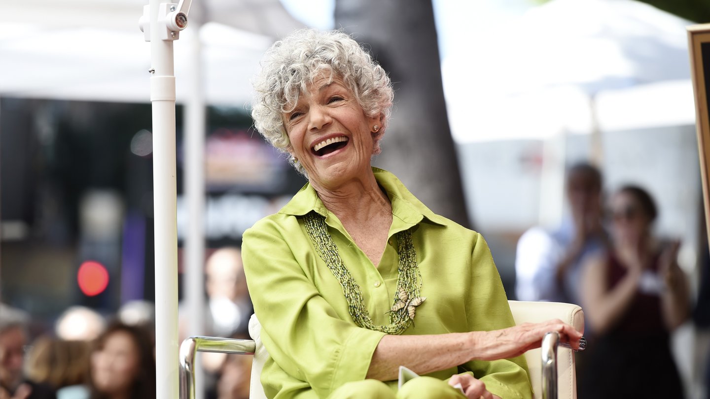 NPR ‘founding mother’ Susan Stamberg has died – WABE