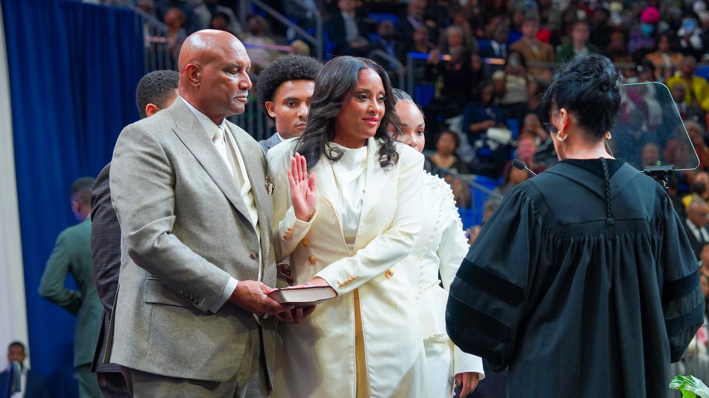 New year for politics: Atlanta Mayor Dickens sworn in, top issues for ...