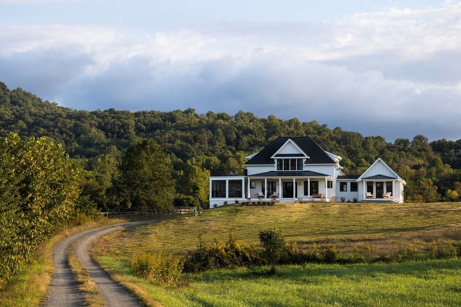 This Charming Virginia Inn Hosts an Eponymous Restaurant - Hotels Above ...