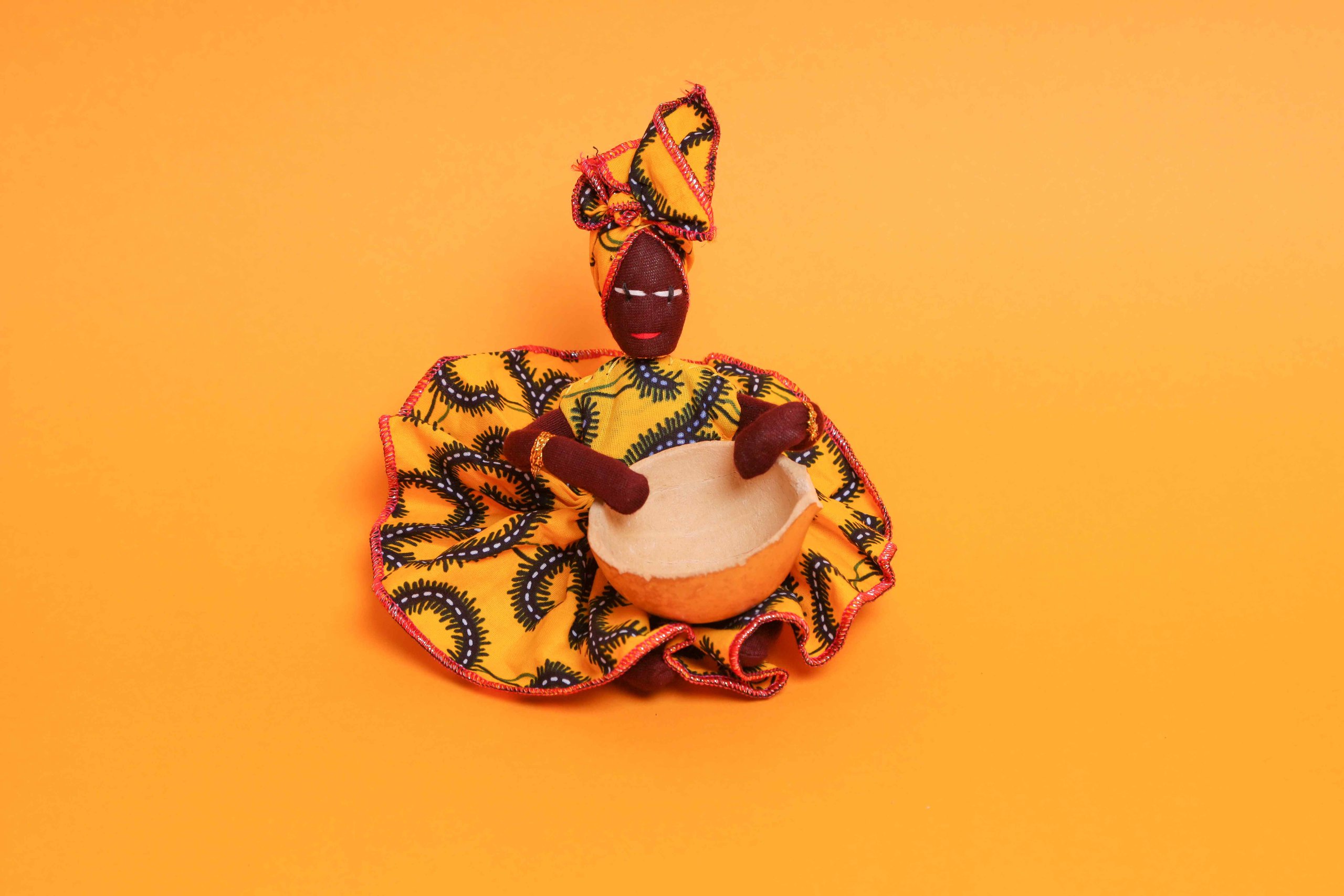 Handmade African dolls with Basket | Wakuda