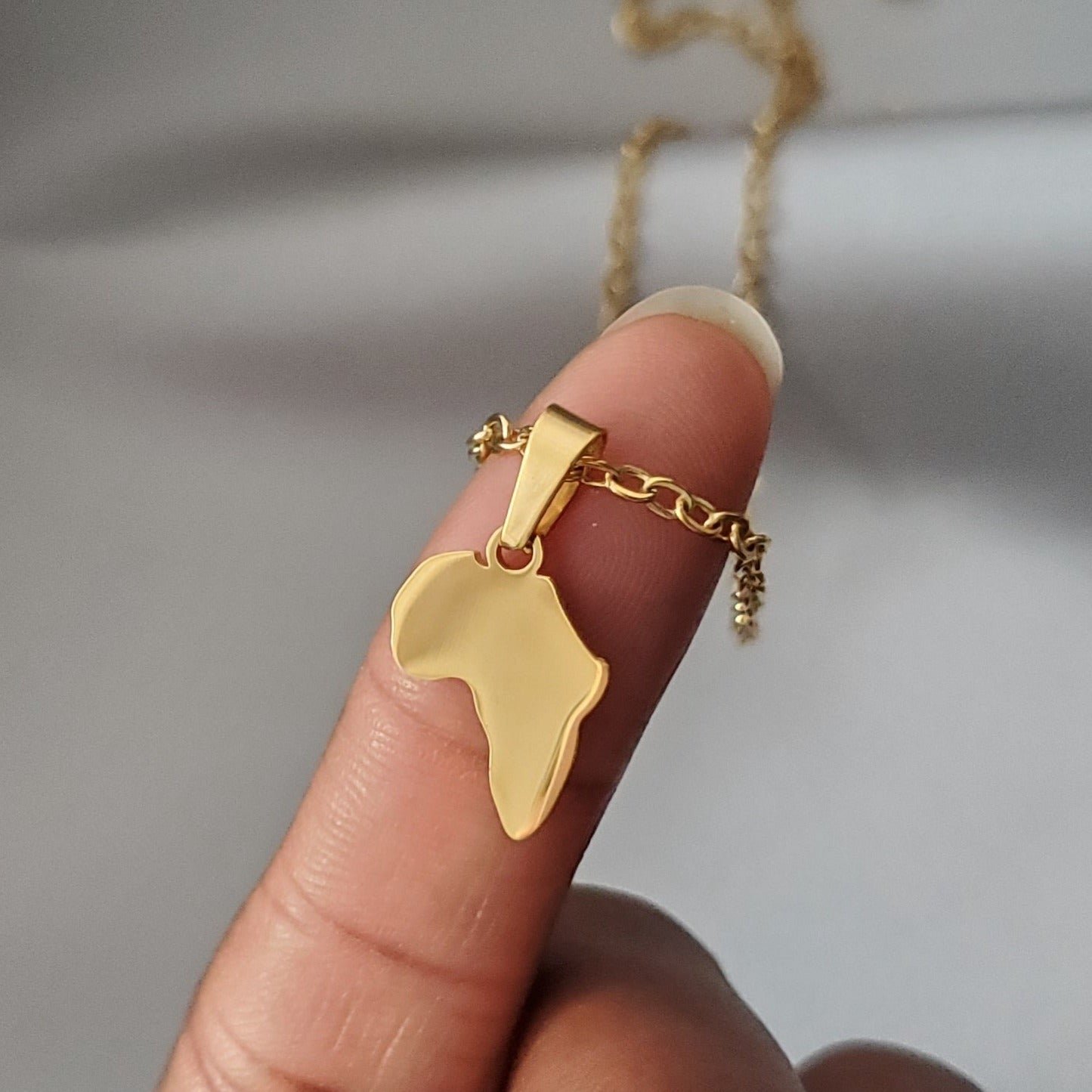 Mini Plain Africa Pendant | Wakuda