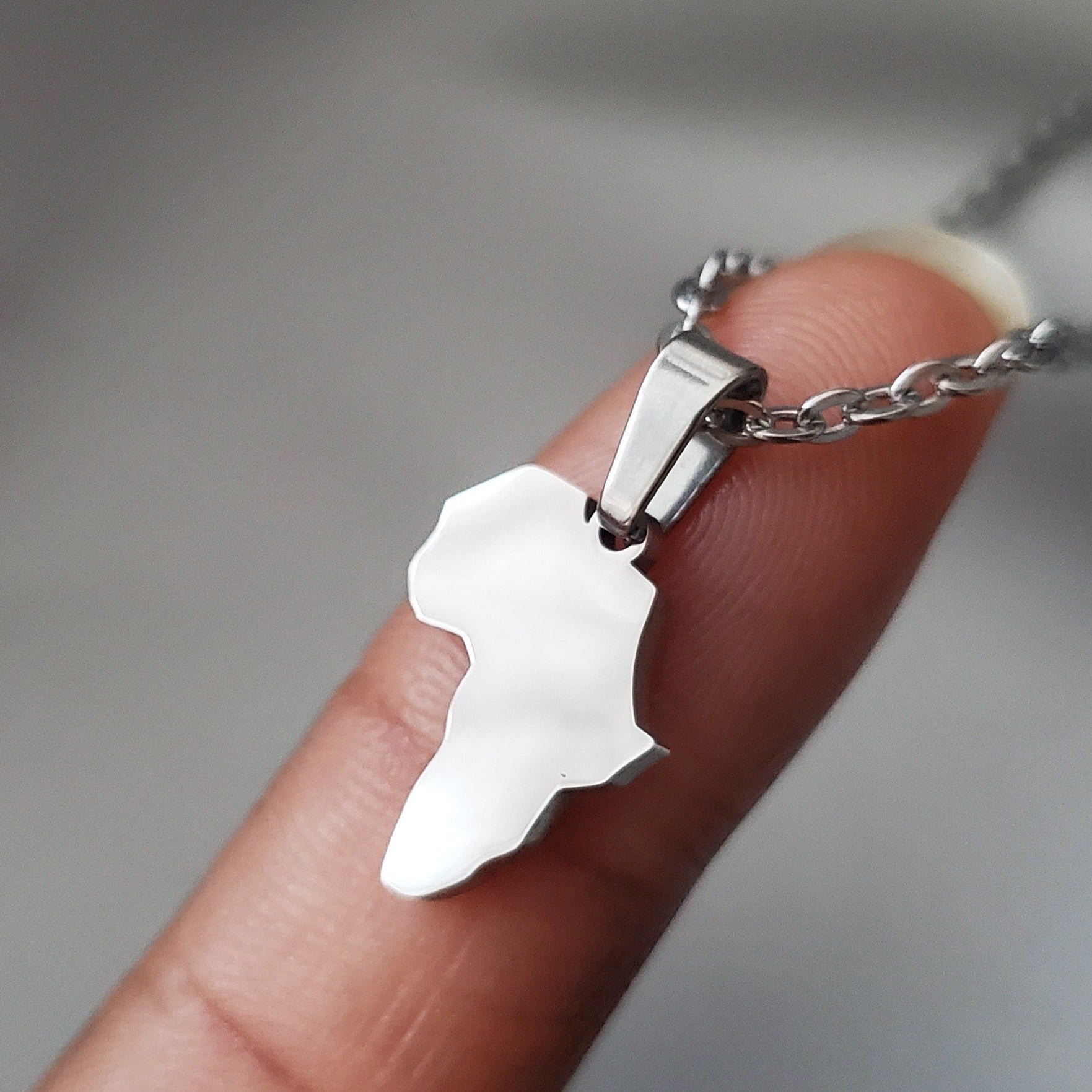 Mini Plain Africa Pendant | Wakuda