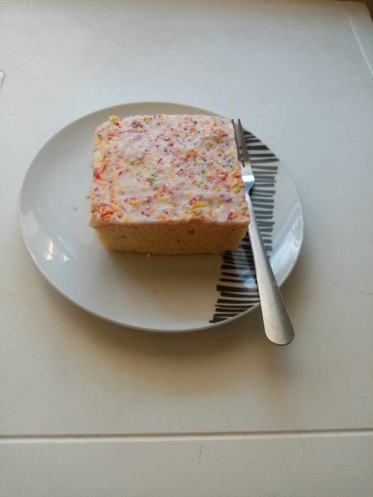 Nostalgic Vanilla Sponge Cake Slab - Old School Cake | Wakuda