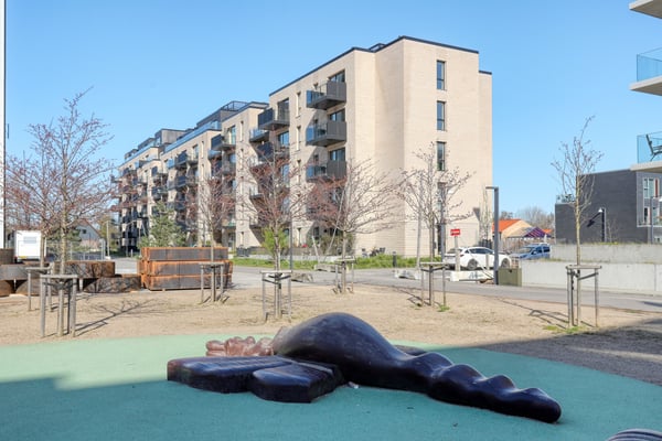 Bright and spacious 3-room apartment with balcony and elevator - 92 m² ...